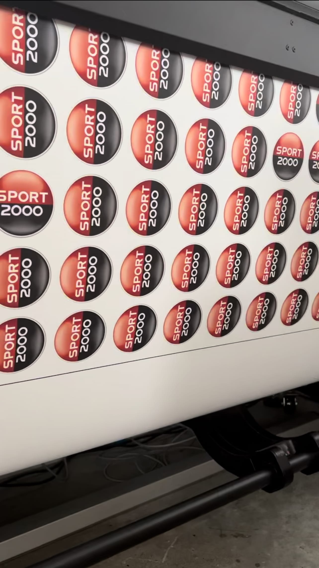 Stickers professionnels par CM Pro | Expert en signalétique - CM Pro